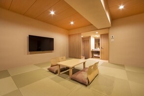 Quarto Familiar, não fumadores (Japanese-style, For 6 people) | Wi-fi grátis, roupa de cama fornecida, acesso para cadeira de rodas 