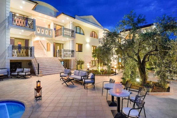 Piscina externa sazonal