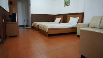 Vila superior, 6 quartos, vista para a montanha, no jardim | 4 quartos, escrivaninha, quartos à prova de som