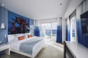 1 quarto, minibar, cofre com capacidade para portátil, secretária 