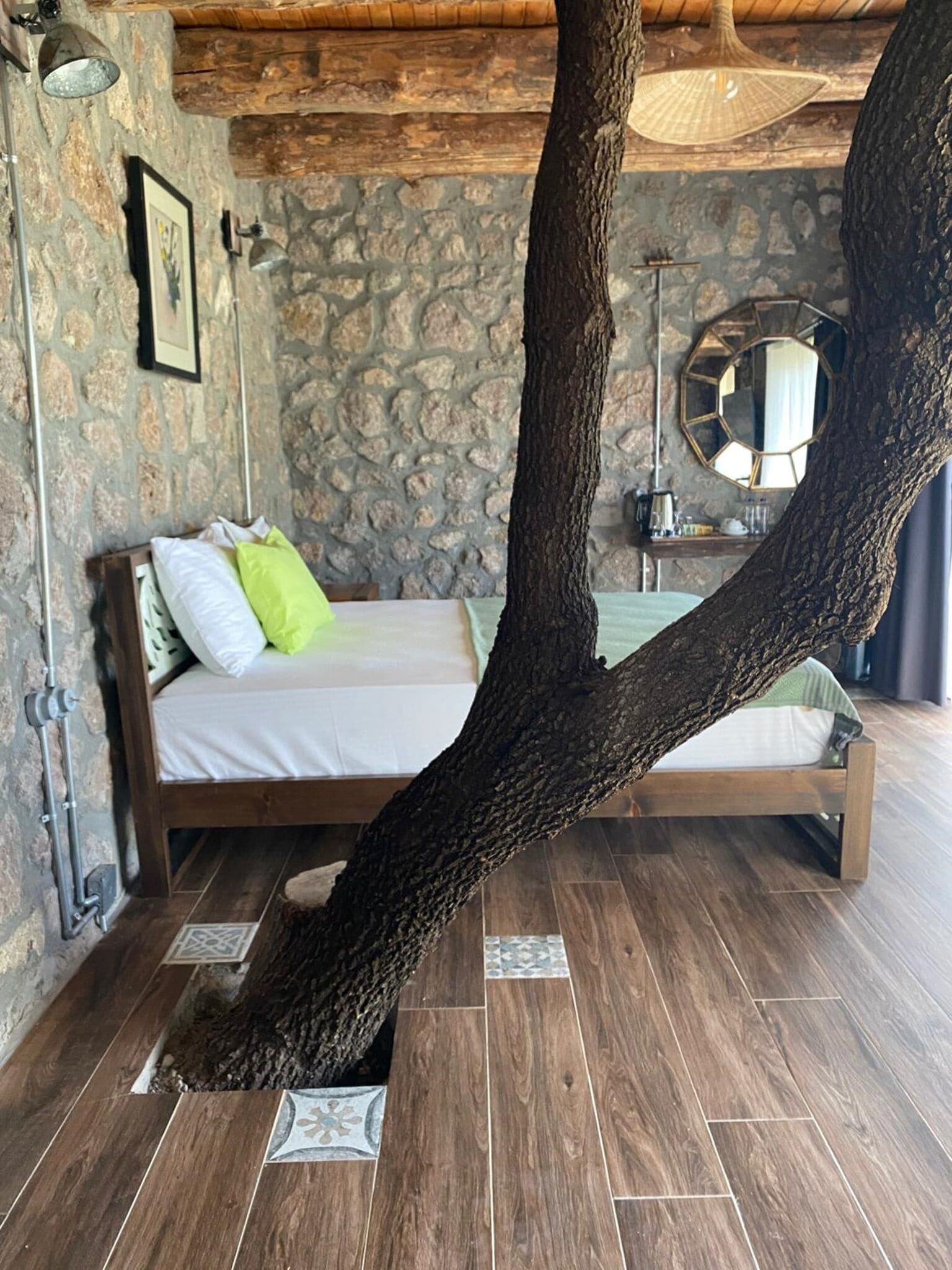Quarto casal design, aceita animais de estimação, no jardim | Roupas de cama de algodão egípcio, roupas de cama premium