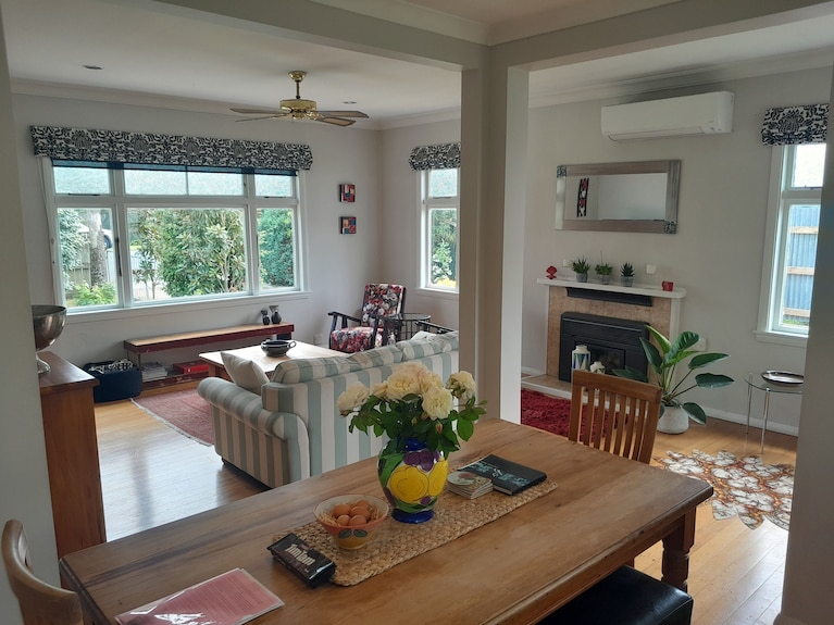 Greytown Cottage, Fast Fibre, Skytv, All Linen And Cleaning Fee Included. - New Zealand