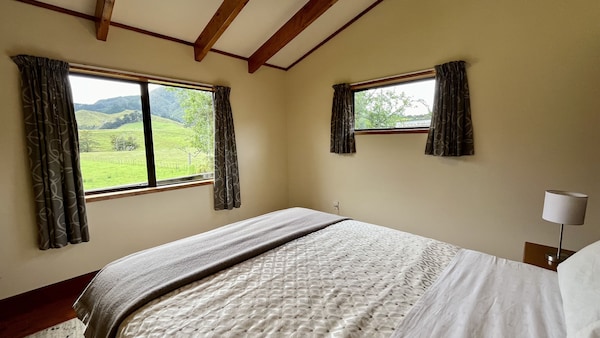 Escape To The Countryside: Enjoy Free Wifi At Our Cozy Farm Stay Cottage! - Coromandel