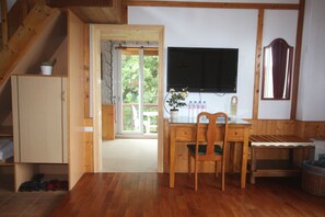 Suite Deluxe, mezanino | Secretária, cortinas/cortinados opacos, Wi-fi grátis 