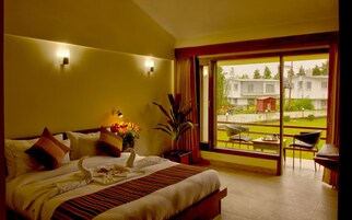 Cortinas/cortinados opacos, Wi-fi grátis, roupa de cama fornecida