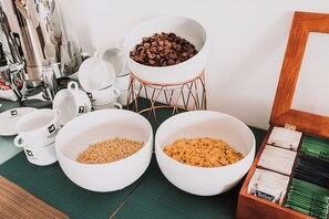 Pequeno-almoço tipo buffet diário (20 EUR por pessoa) 