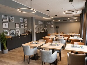 Pequeno-almoço tipo buffet diário (19.9 EUR por pessoa) 