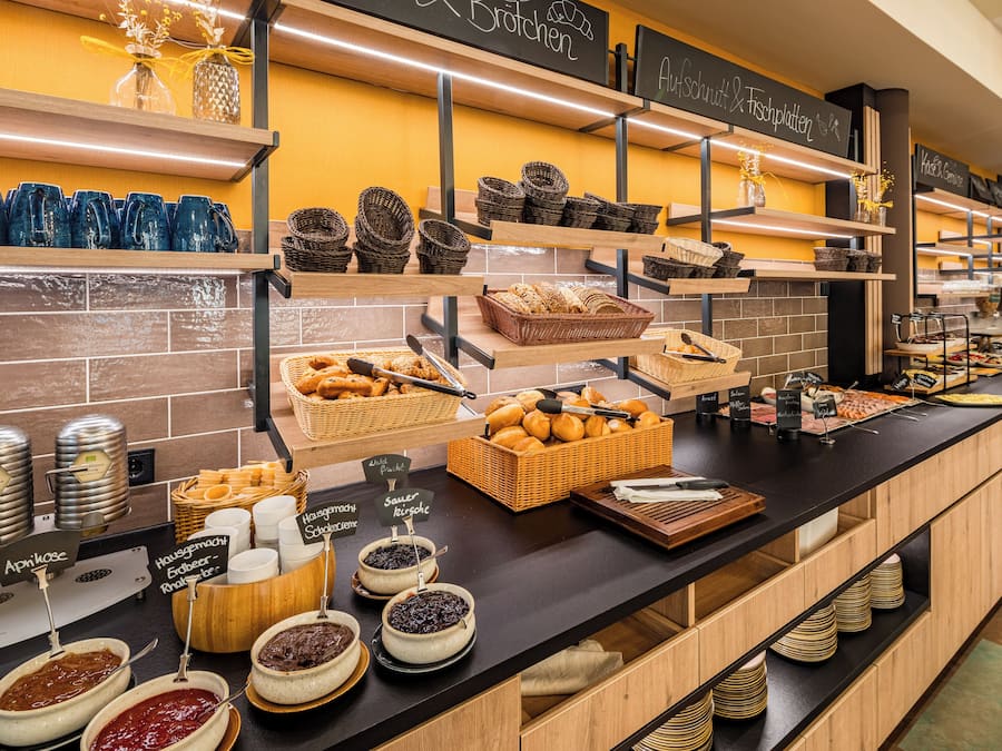 Café da manhã com buffet todos os dias (EUR 20 por pessoa)