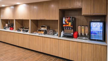 Café da manhã com buffet grátis todos os dias