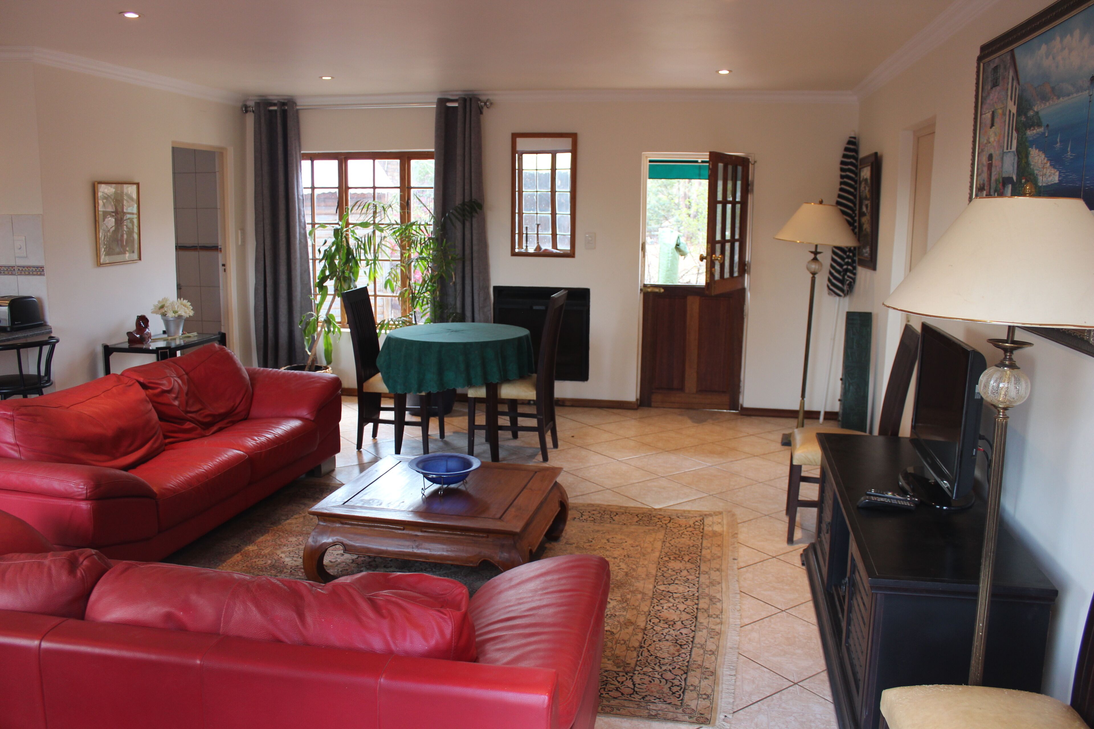 Jacaranda Cottage: Enjoy The Country Really Close To The City! - Midrand