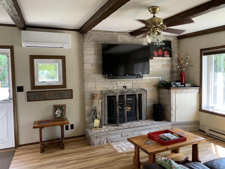 Perfect Getaway For All Occasions. 1200sq Ft. Sleeps 8. Country Atmosphere - Door County, WI