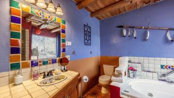 Suite Panorâmica, 1 cama king-size, varanda, vista para a montanha | Roupa de alta qualidade, edredões de penas, com decoração personalizada