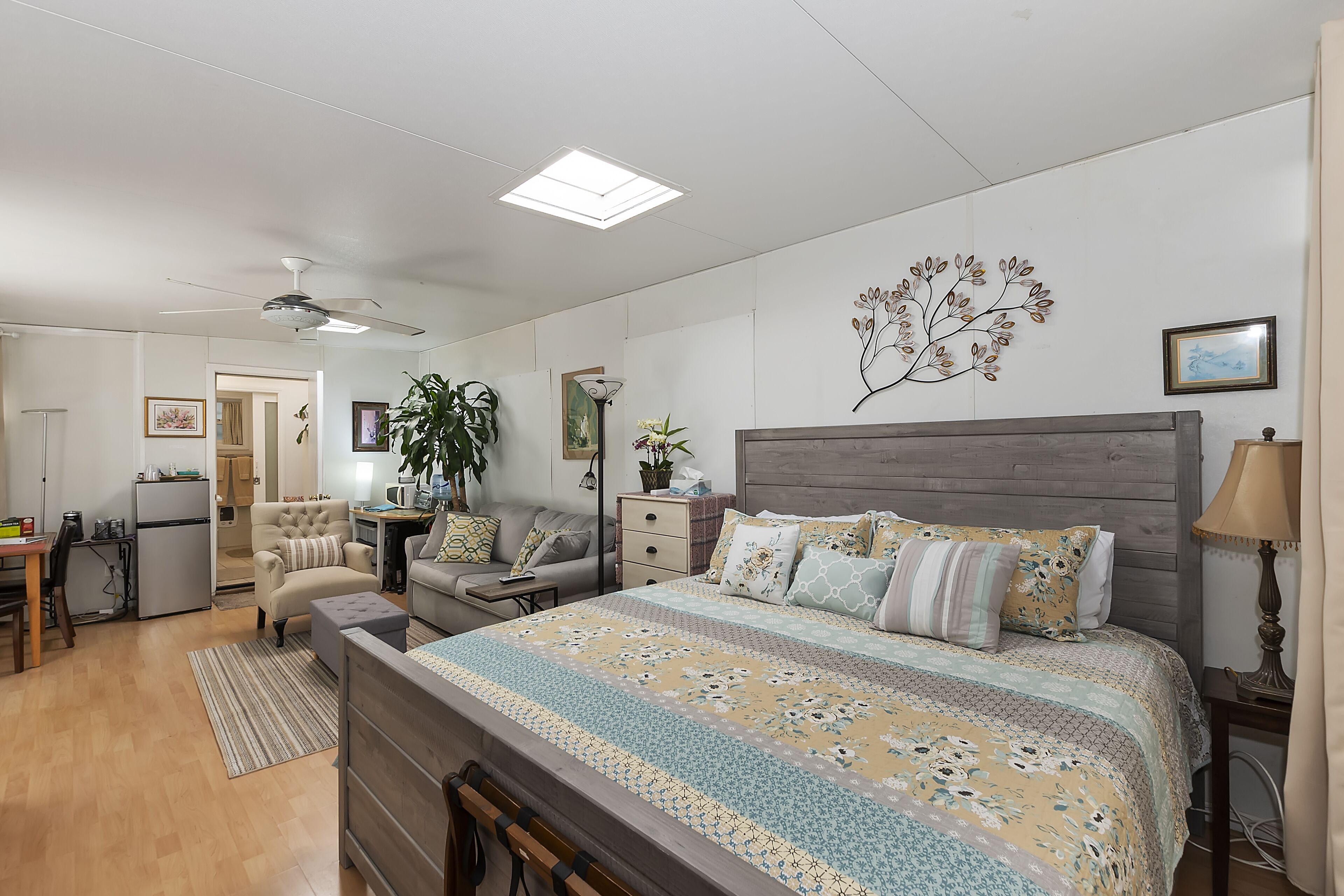 Lovely Spacious Patio Guestroom With Beautiful Deck And Hot Tub - Los Angeles, CA