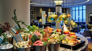 Pequeno-almoço tipo buffet diário mediante uma taxa