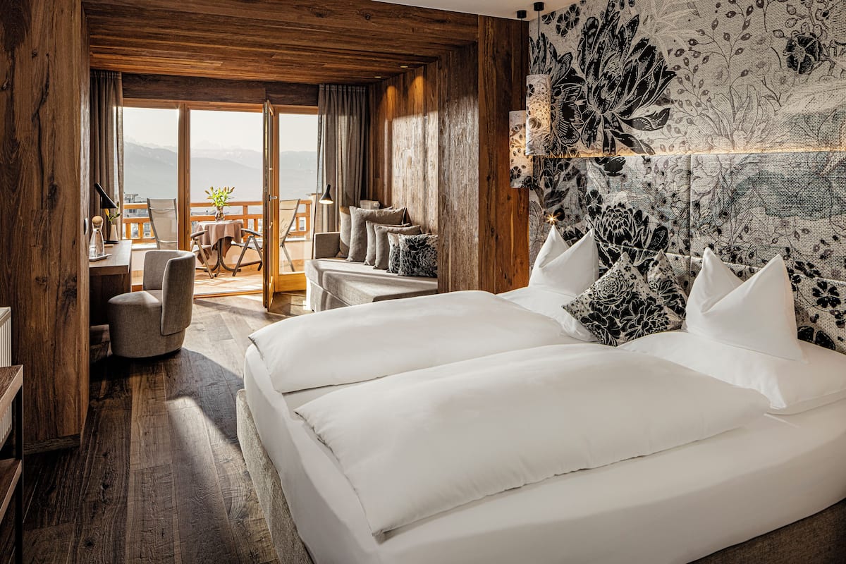 Quarto Comfort | Roupa hipoalergénica, minibar, cofre no quarto, secretária