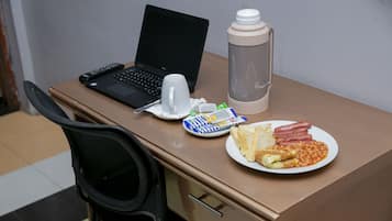 Café da manhã inglês grátis todos os dias