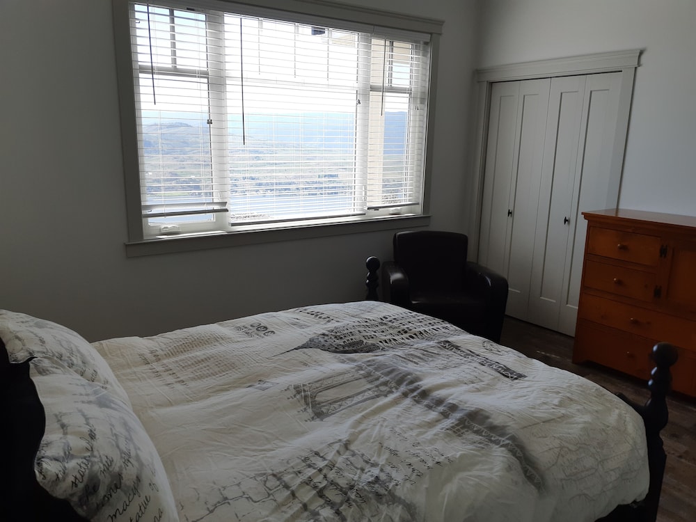 Nuevo Suite Sótano De 2 Dormitorios Con Grandes Vistas. Céntrico - Vernon, Canadá