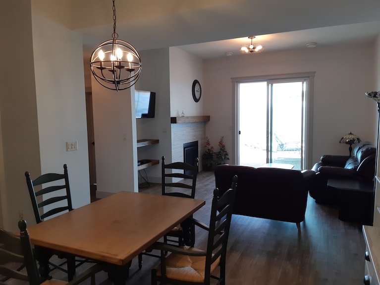 Nuevo Suite Sótano De 2 Dormitorios Con Grandes Vistas. Céntrico - Vernon, Canadá