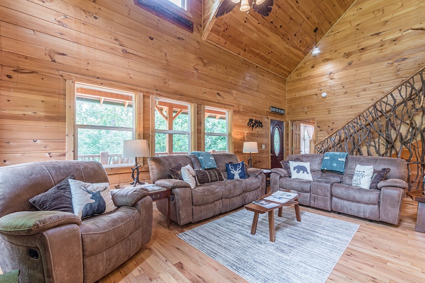 Cross Creek Hideaway | Mountains | Pet Friendly | Hot Tub | Pool Table | Sauna - Georgia, GA