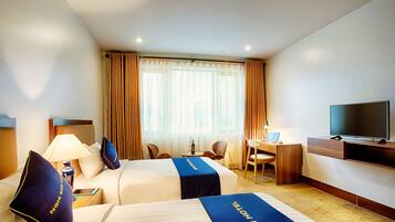 Quarto Twin Premier, vista para o oceano | Minibar, cofre no quarto, secretária, cortinas/cortinados opacos