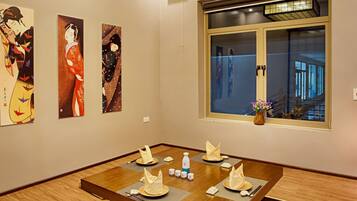 Pequenos-almoços servidos, cozinha local e internacional