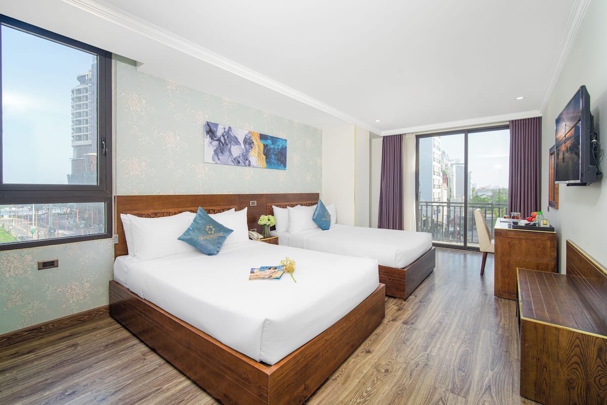 Quarto Quádruplo Superior, 2 camas de casal, Vista para a cidade (Twin) | Minibar, secretária, quartos insonorizados, Wi-fi grátis 