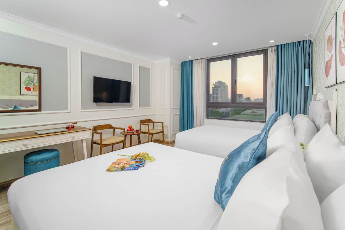 Quarto Twin Familiar, varanda | Minibar, secretária, quartos insonorizados, Wi-fi grátis 