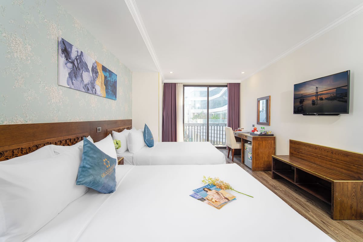 Quarto Familiar, vista para a praia | Minibar, secretária, quartos insonorizados, Wi-fi grátis 