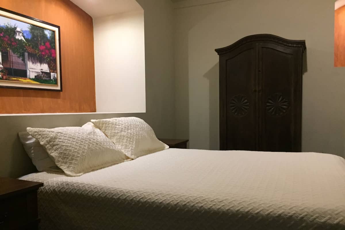 Suite Deluxe, 2 quartos, não fumadores | Roupa de alta qualidade, cofre no quarto, secretária