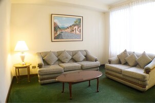 Suite Executiva, 1 cama de casal | Sala | TV de ecrã plano 