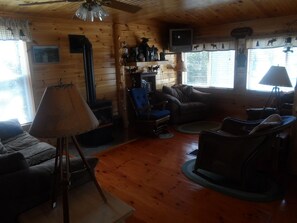 Quarto | Sala | Televisor, leitor de DVD 