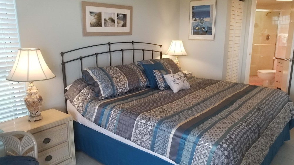 Gulf Strand Resort 302 1br 2ba - St. Pete Beach