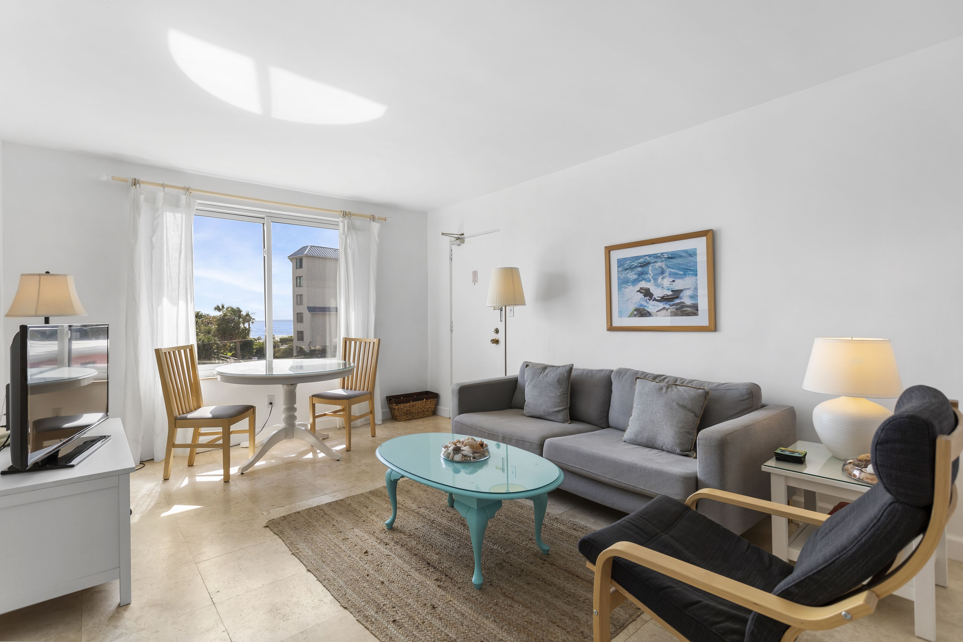 Gulf Winds #206  3rd-floor 2br Condo With Beach Views & High-speed Wi-fi - St. Pete Beach, FL