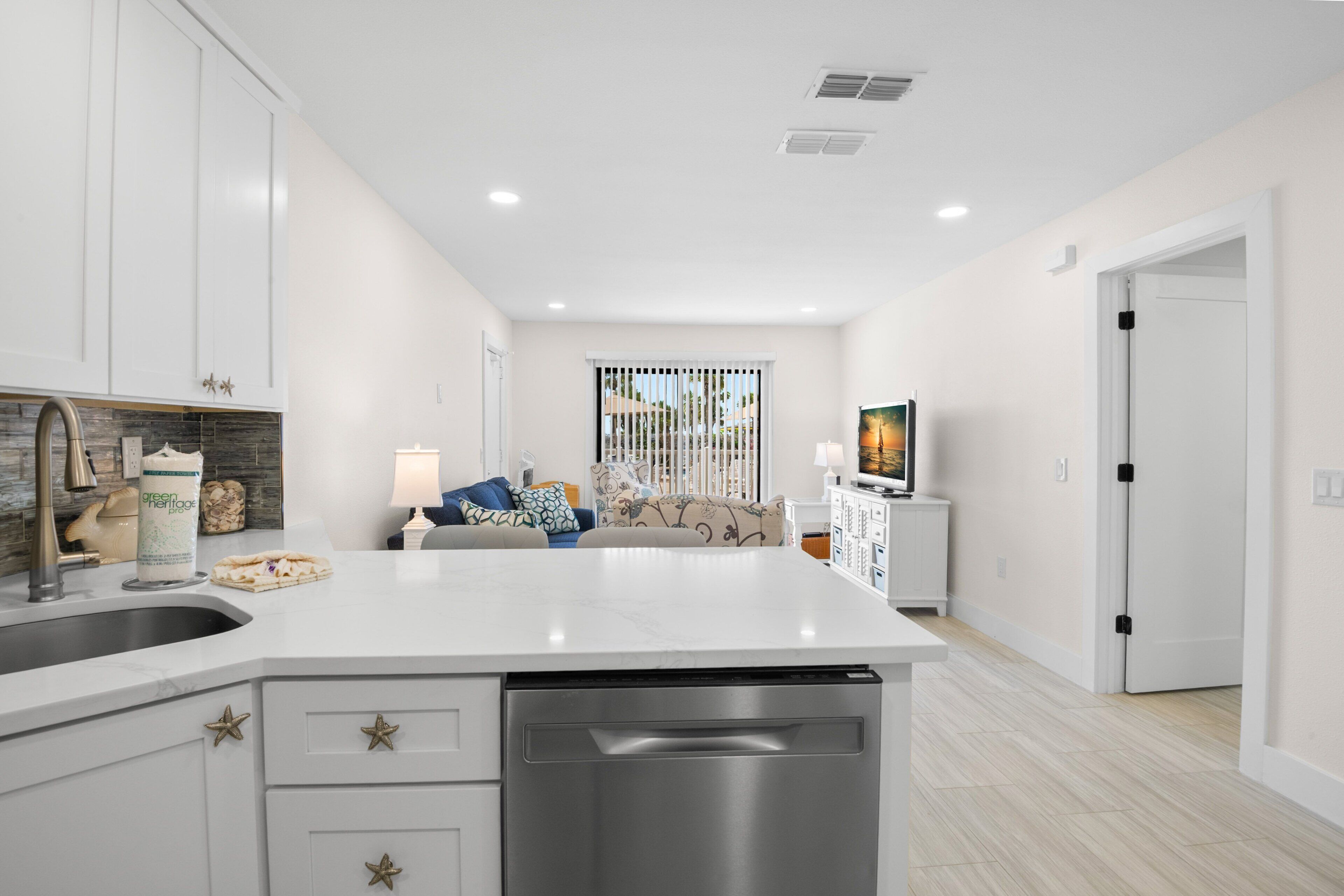 ️ Gulf Winds #1101  Ground-floor 2br Condo Steps From The Sand - St. Pete Beach, FL