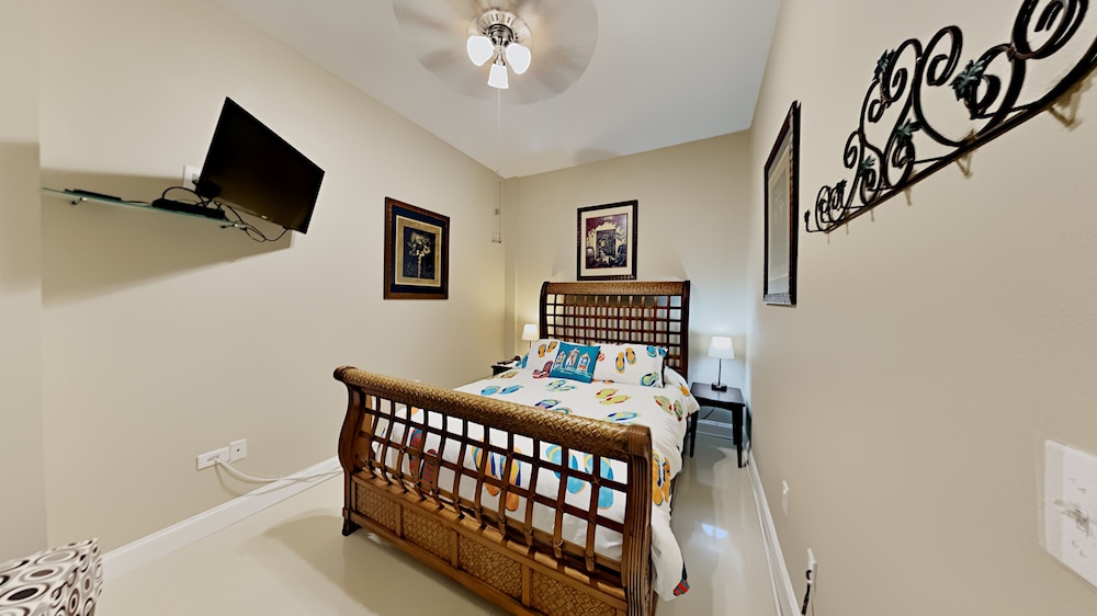 Madeira Bay Resort 314 Beach Access - Treasure Island, FL