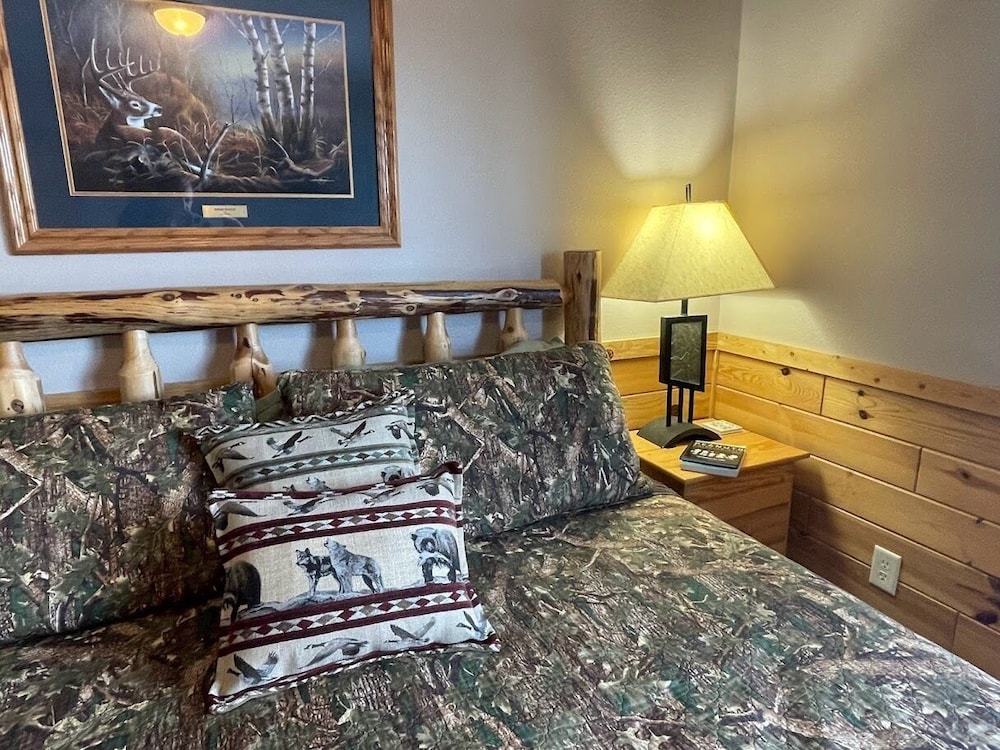 Facowie Lodge - (Grand Lodge), Premiere Lodging Near Crane Lake, Mn - Kabetogama State Forest, Orr