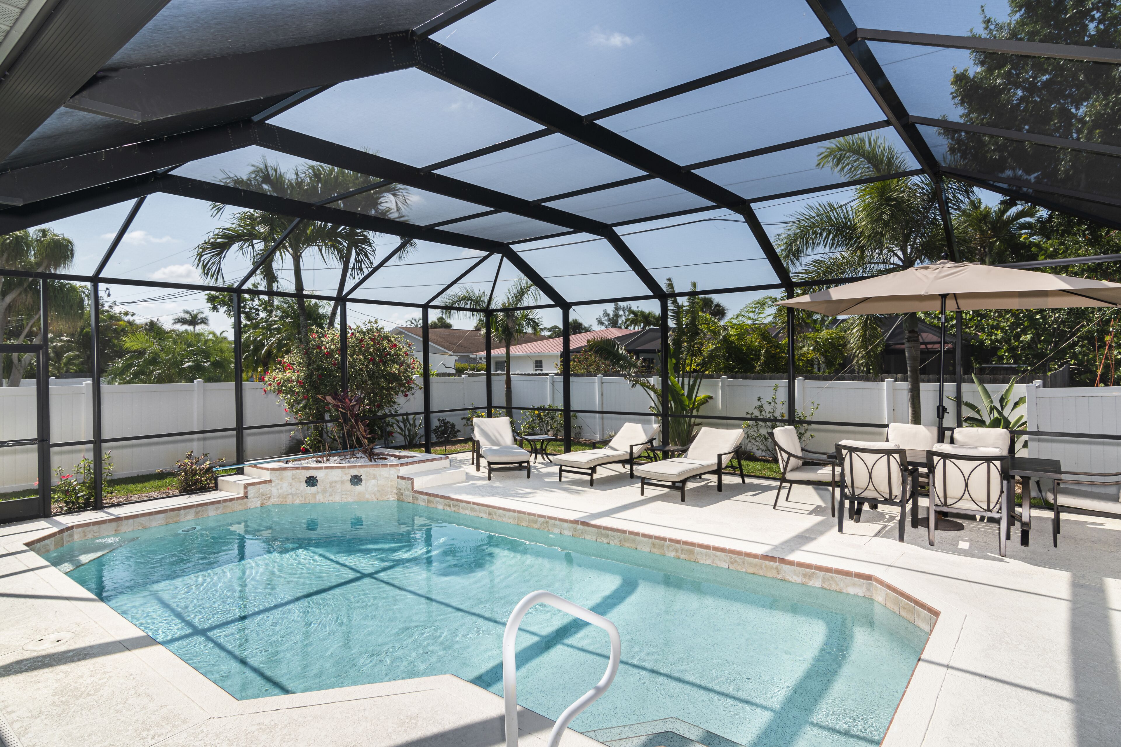 Ultimate Luxury! Heated pool & spa, outdoor BBQ close to beach - Naples ...