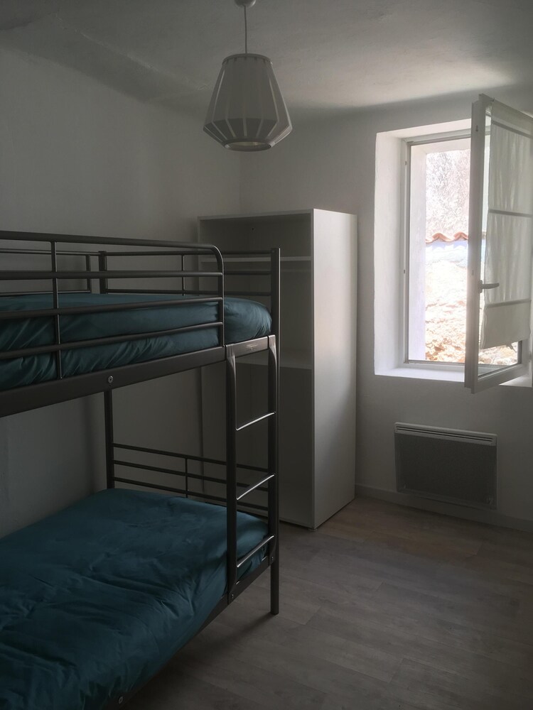 Located Rue Des Arcades In The Authentic Center Of Villecroze. - Verdon Gorge