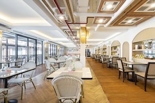 Pequeno-almoço tipo buffet diário (350 THB por pessoa)