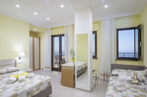 Quarto triplo superluxo | Frigobar, escrivaninha, quartos à prova de som, Wi-Fi de cortesia