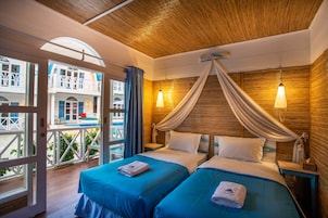 Quarto Duplo Deluxe, acesso à piscina | Cofre no quarto, secretária, quartos insonorizados, Wi-fi grátis 