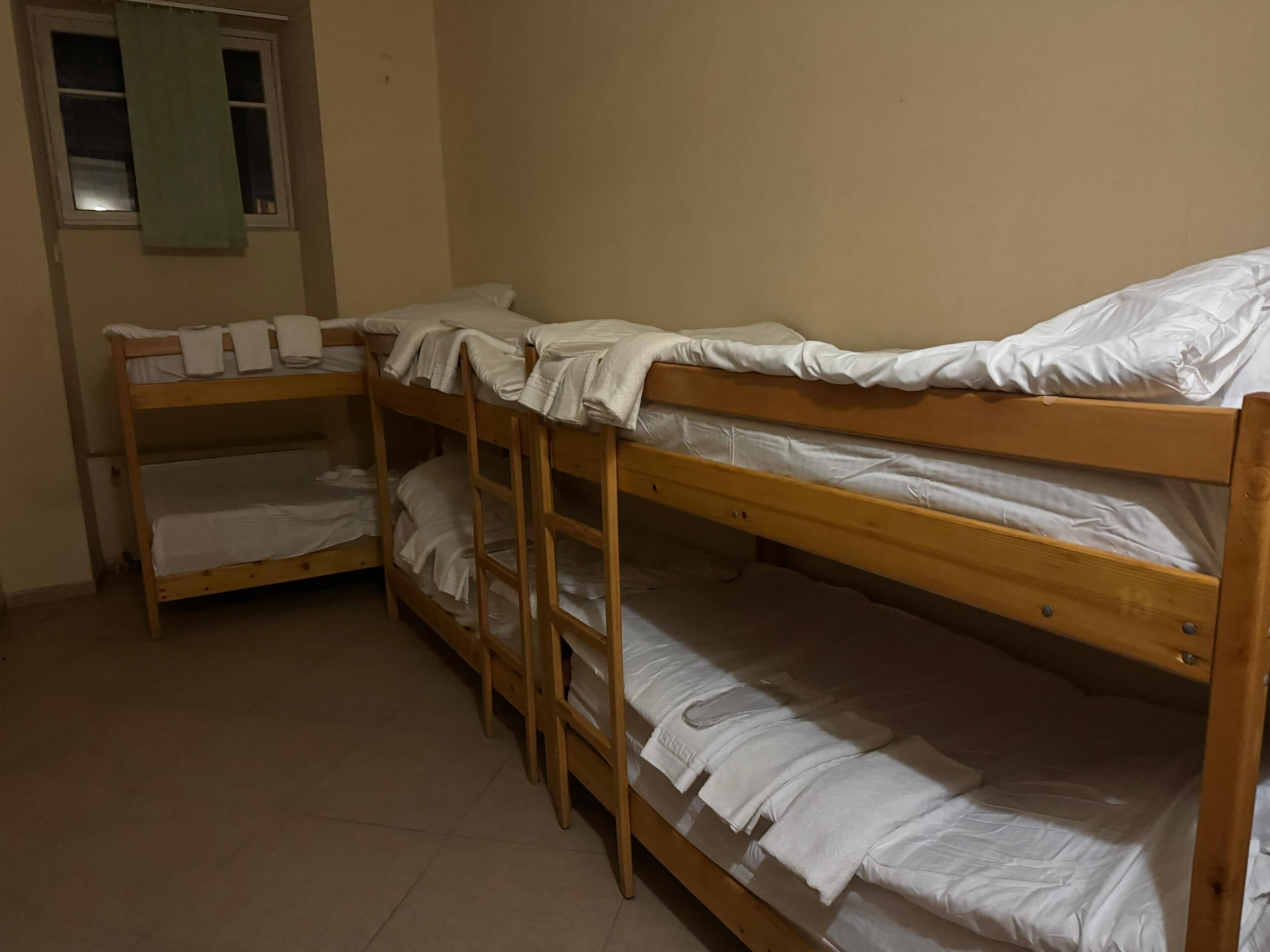 Dormitório compartilhado exclusivo, somente para homens (8 beds) | Roupas de cama de algodão egípcio, roupas de cama premium