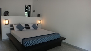 Quarto casal luxo, várias camas, para não fumantes | Comodidades do quarto
