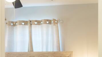 Apartamento, 1 cama queen-size e sofá-cama, kitchenette | Secretária adequada para computadores portáteis