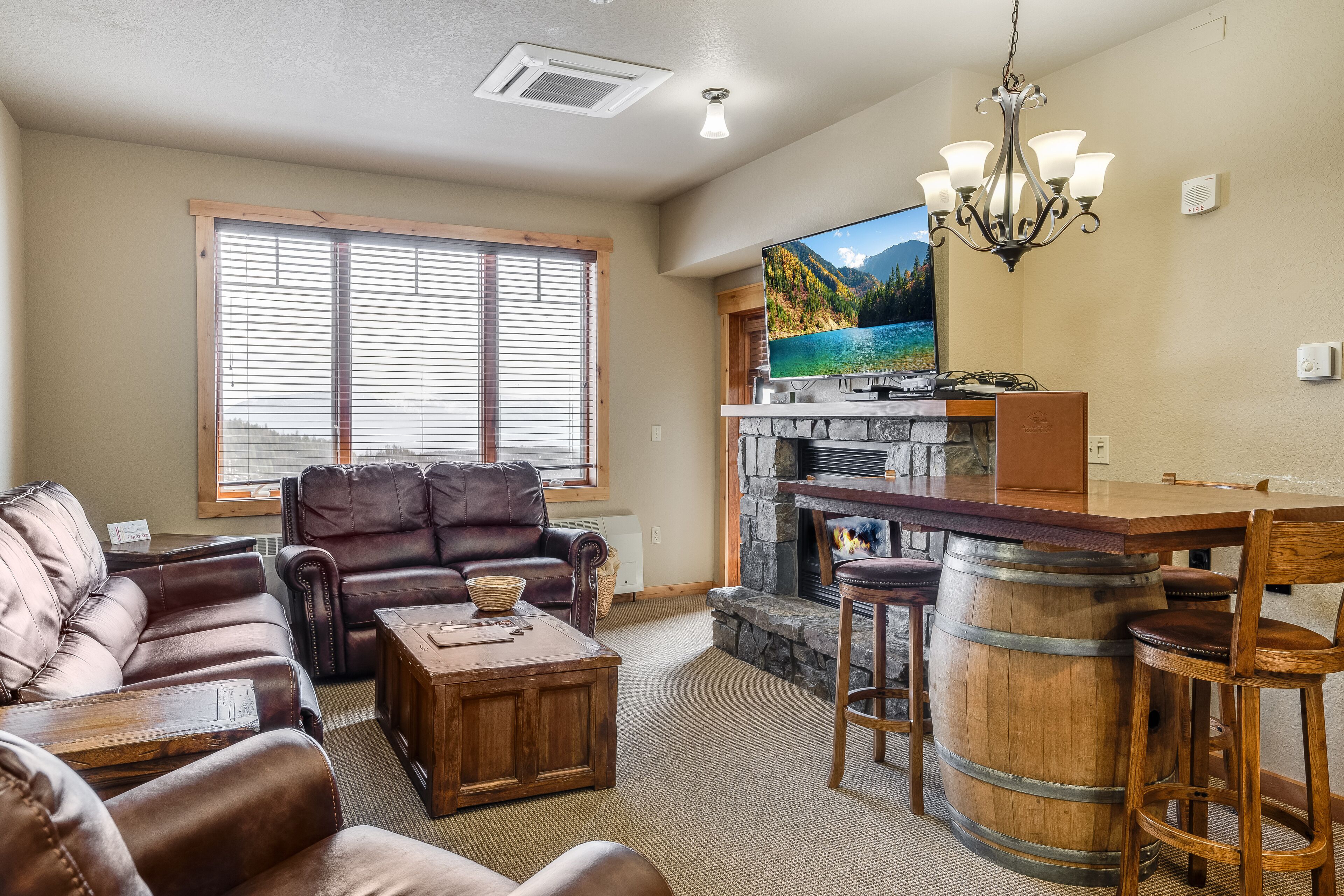 Ski In/out Penthouse Condo-beautiful Views/hot Tub - Montana