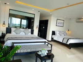Quarto Familiar, varanda | Minibar, cofre no quarto, secretária