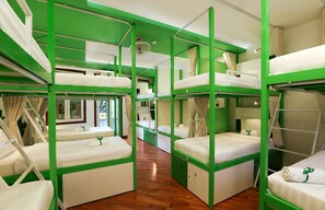 Cofre no quarto, cortinas/cortinados opacos, quartos insonorizados