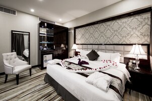 Junior Suite | 1 quarto, minibar, cofre no quarto, cortinas/cortinados opacos 