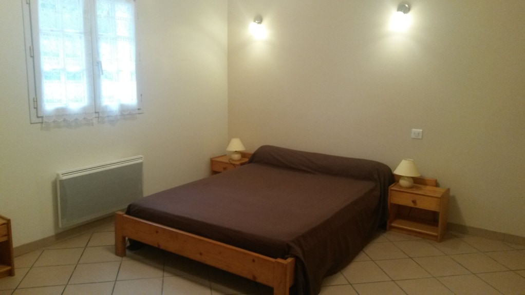 3 Bedroom Apartment Overlooking Terrace To 08 Kms Bayonne - Bayonne