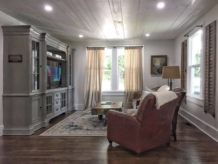 The Bryson City Farmhouse - Railroad History In Downtown! - Bryson City, NC